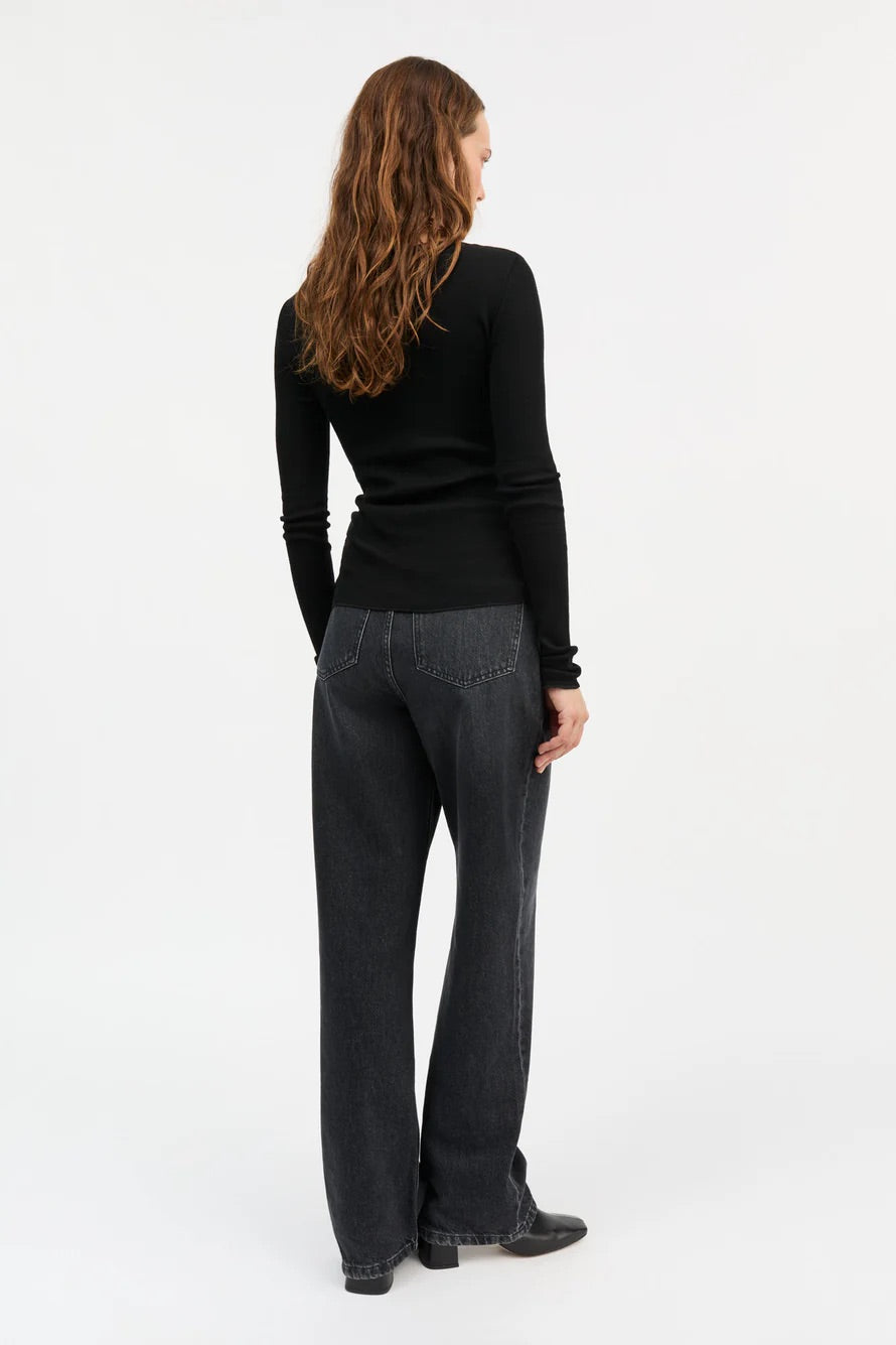 Amy Wide Neck Blouse Black – ensemble